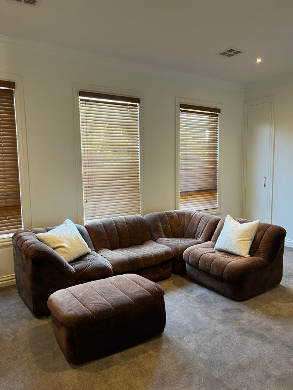 Featherston Numero VII Lounge – Didi and Dora