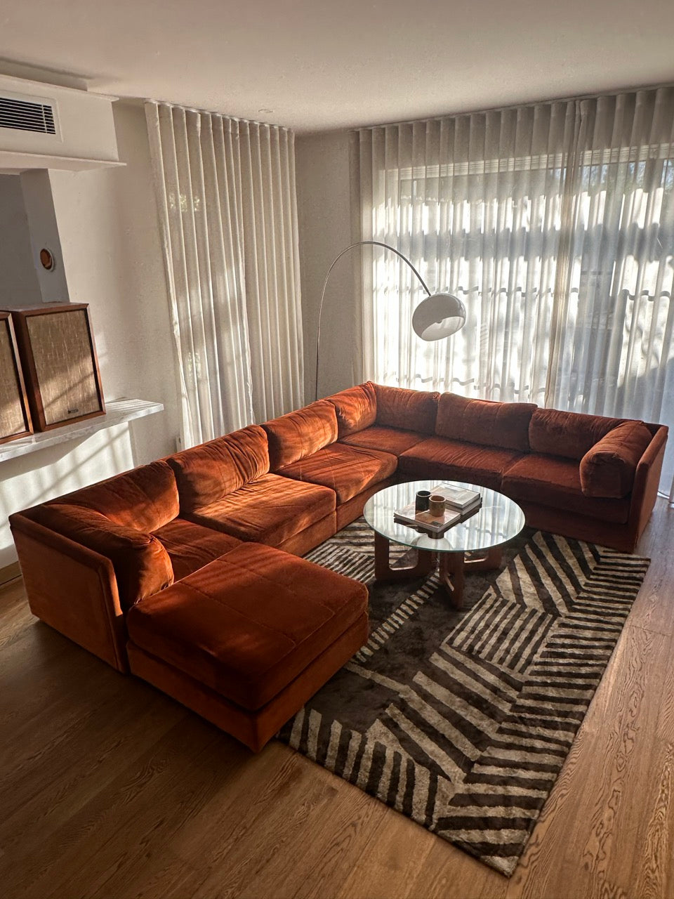 Moran Velvet Modular Lounge – Didi and Dora